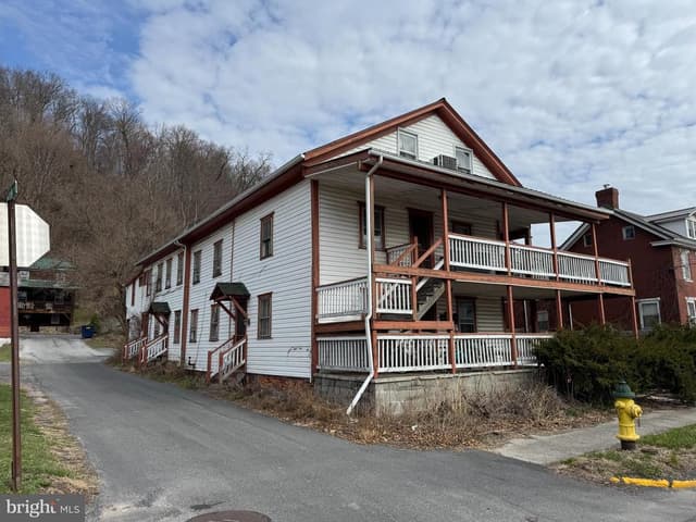 219 W Main Street, Everett PA 15537